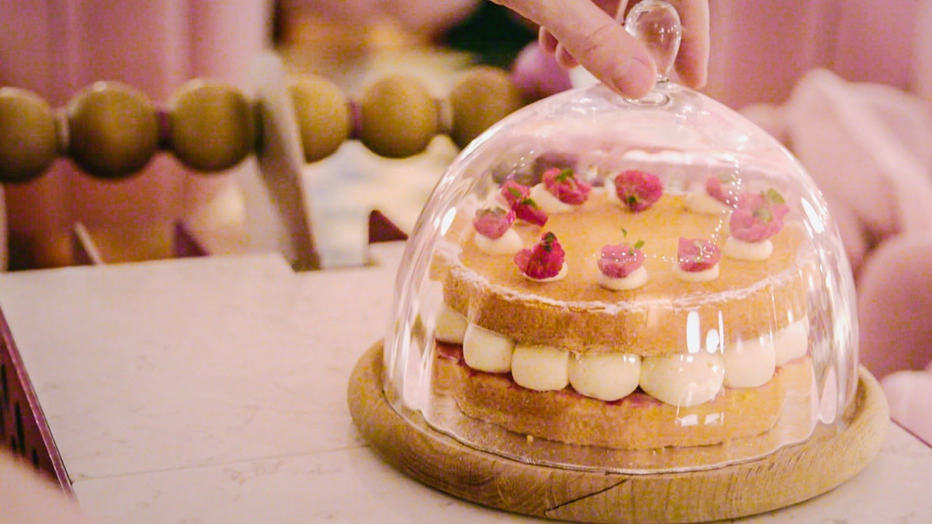 Amazing Cakes & Bakes